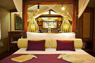 Roupa de alta qualidade, camas de colchão pillowtop, minibar 