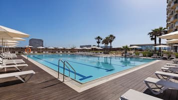 Piscina externa sazonal