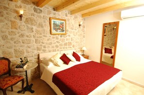 Quarto casal, suíte | 1 quarto, ferros/tábuas de passar roupa, Wi-Fi de cortesia