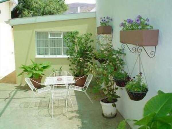 Stemar Self Catering Guest House - Graaff-Reinet