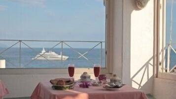 Pequeno-almoço tipo buffet incluído