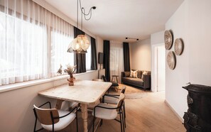 Suite Familiar, varanda | Roupa de alta qualidade, cofre no quarto, secretária 