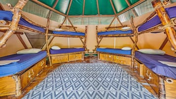 Dormitório compartilhado standard, somente para mulheres | 1 quarto, cofres nos quartos, Wi-Fi (sobretaxa), roupa de cama