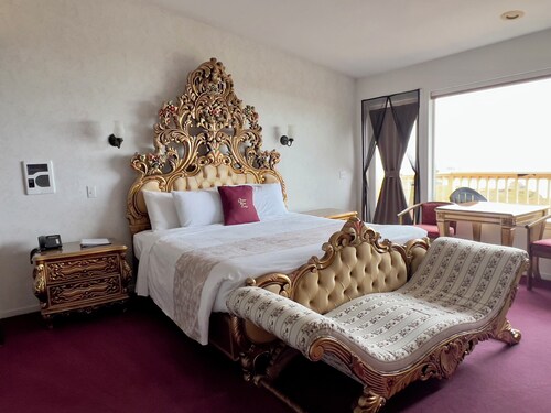 Glass Beach Hotels (On the Beach) - Hotels Close to Glass Beach | Expedia