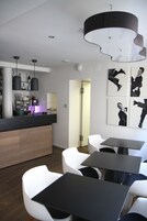 Café da manhã com buffet todos os dias mediante uma taxa