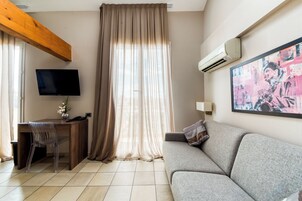 Duplex | Cofres nos quartos, escrivaninha, quartos à prova de som