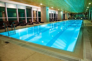 Piscina interior, piscina exterior 