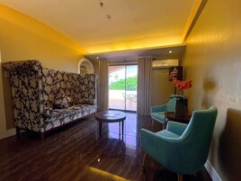 Suíte presidencial | Roupas de cama antialérgicas, cofres nos quartos, escrivaninha