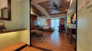 Suite Júnior | Cofre no quarto, com decoração personalizada