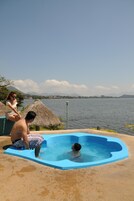 Banheira de hidromassagem interior