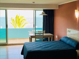 Quarto standard | Escrivaninha, cortinas blackout, ferros/tábuas de passar roupa