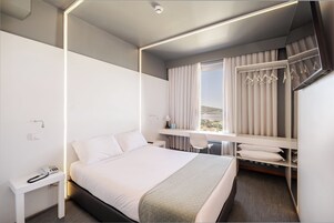 Quarto Duplo Básico | Quartos insonorizados, Wi-fi grátis, roupa de cama fornecida 