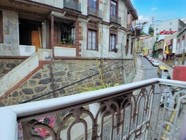 Basic Double Room, 1 Queen Bed, Private Bathroom outside the room | Vista da varanda