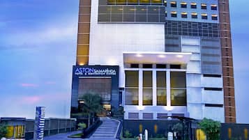 Fachada do alojamento (tarde/noite)