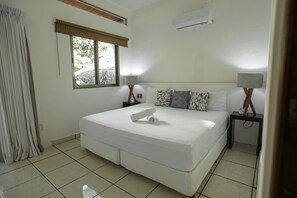 Quarto Comfort, pátio | Ferro/tábua de engomar, Wi-fi grátis, roupa de cama fornecida 