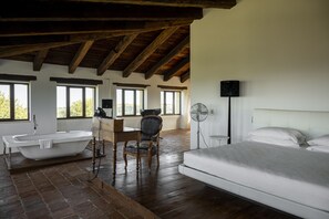 Suite Superior | Lençóis italianos Frette, roupa hipoalergénica, edredões de penas 