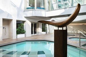 Salas para tratamentos a dois, sauna seca, banheira de hidromassagem