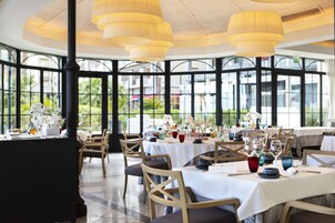 Café da manhã completo grátis todos os dias