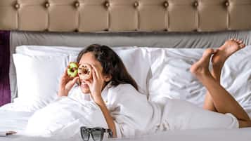 Suíte júnior, 1 cama King | Roupas de cama premium, edredons de pluma, frigobar, cofres nos quartos