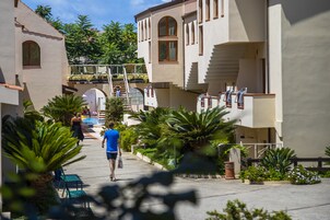 Quarto triplo conforto | Vista para o jardim