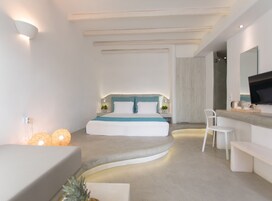 Suite Superior, banheira de hidromassagem grande | Camas de colchão pillowtop, cofre no quarto, secretária 