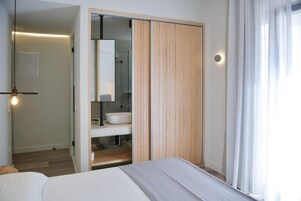 Quarto casal superior | Quartos à prova de som, ferros/tábuas de passar roupa, Wi-Fi de cortesia