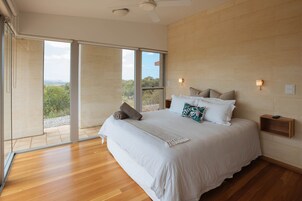 Vila, 1 quarto | Ferros/tábuas de passar roupa, roupa de cama