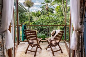 Suíte, vista para o jardim | Terraço/pátio