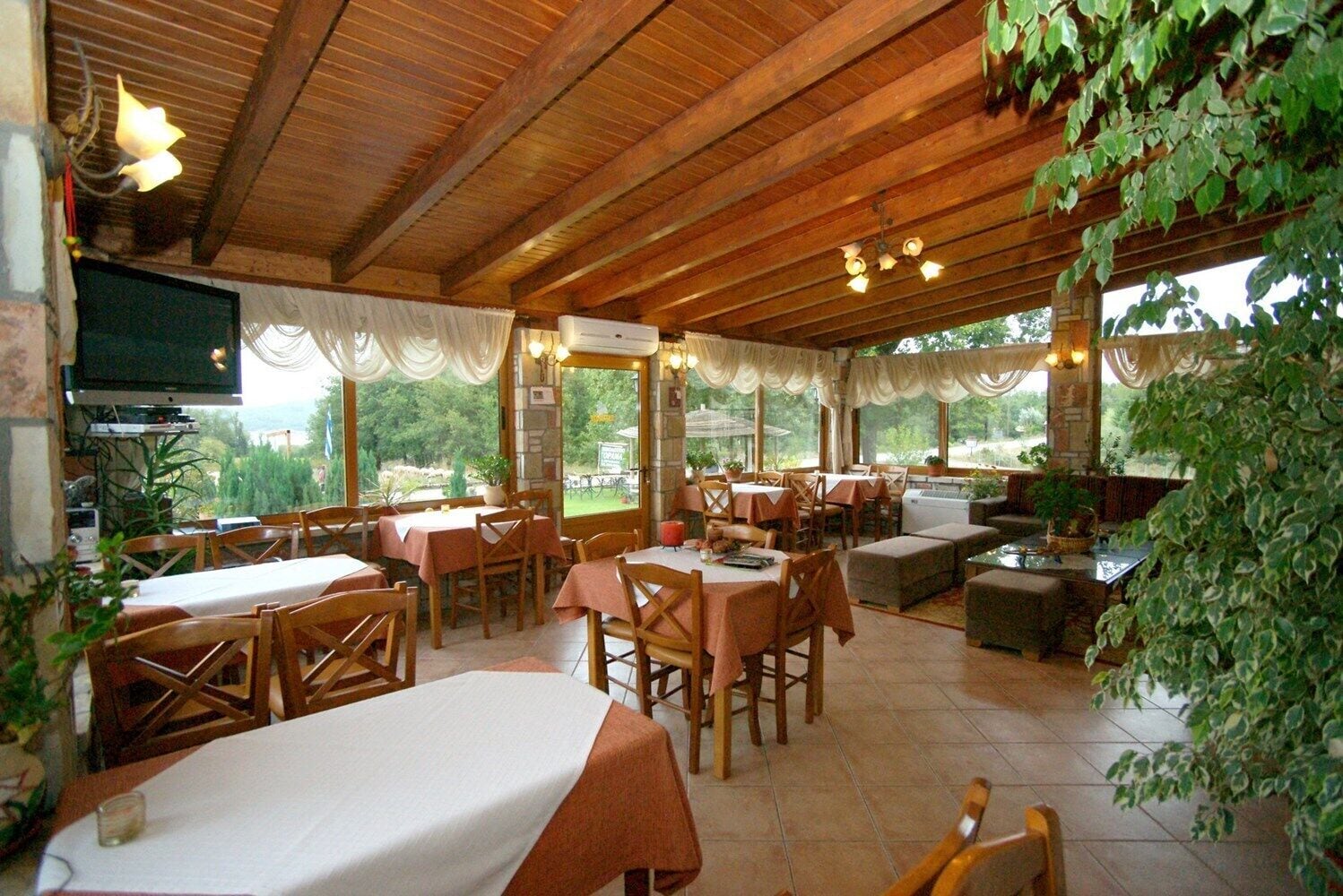 Café da manhã com buffet grátis todos os dias