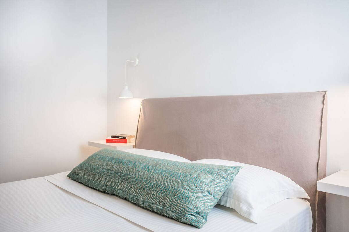 Quarto Standard | Quartos insonorizados, berços/camas para crianças grátis 