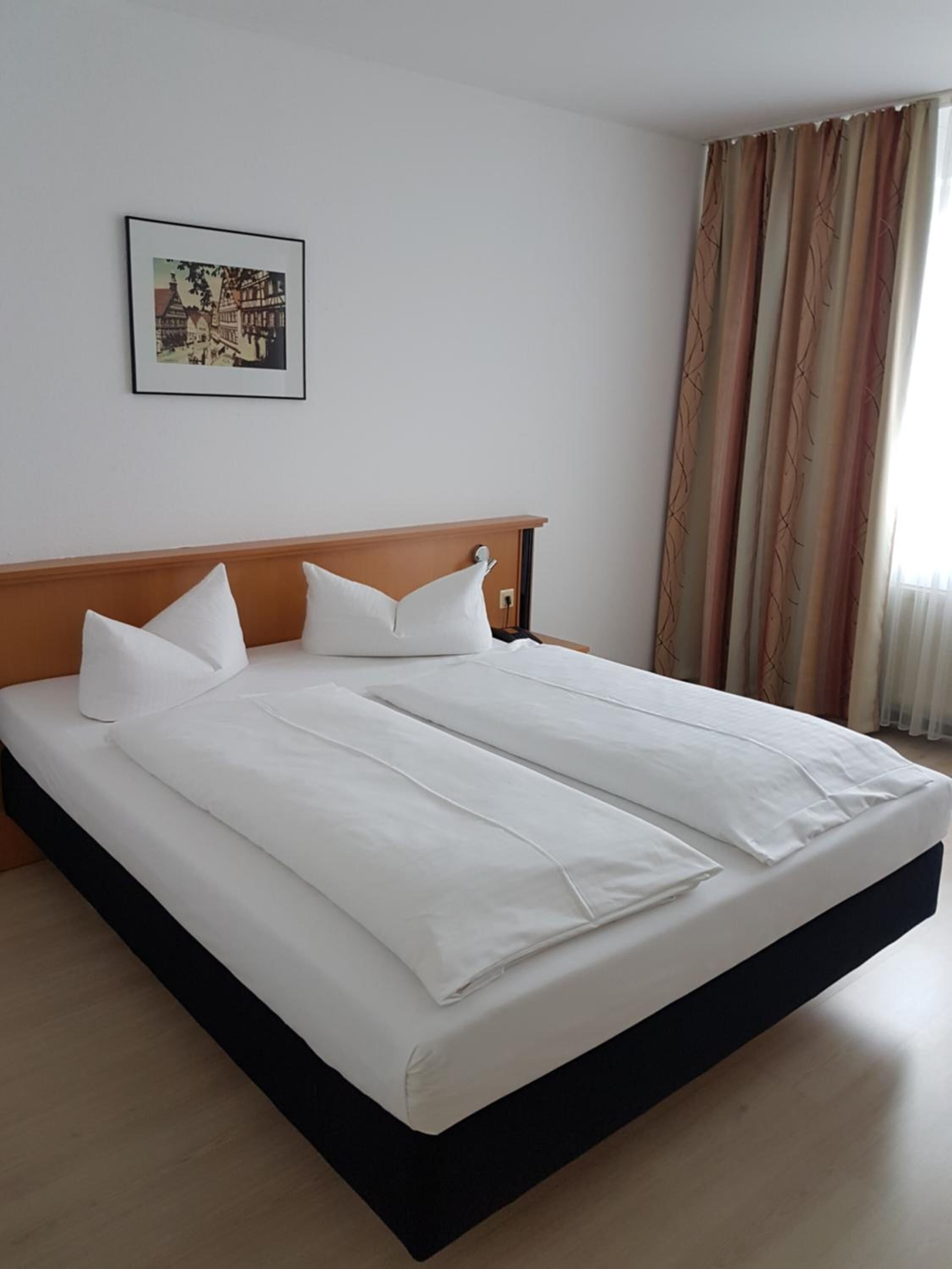 Quarto Duplo | Roupa hipoalergénica, secretária, cortinas/cortinados opacos 
