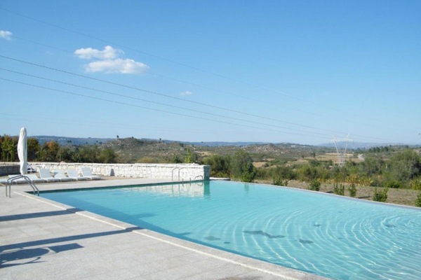 2 piscinas exteriores, guarda-sóis, espreguiçadeiras