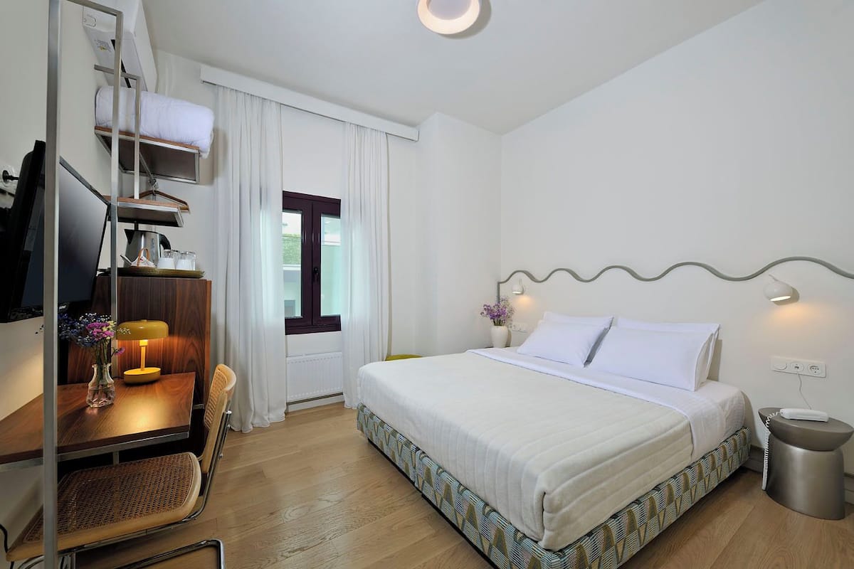 Quarto Duplo ou Twin Standard | Edredões de penas, camas de colchão pillowtop, cofre no quarto