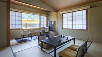 Quarto, para não fumantes (Japanese Style Room,Top Floor) | Cofres nos quartos, escrivaninha, Wi-Fi de cortesia