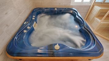 Sala(s) para tratamentos a casais, sauna, banheira de hidromassagem