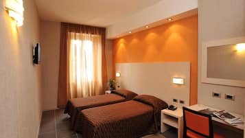 Minibar, cofre no quarto, secretária, quartos insonorizados