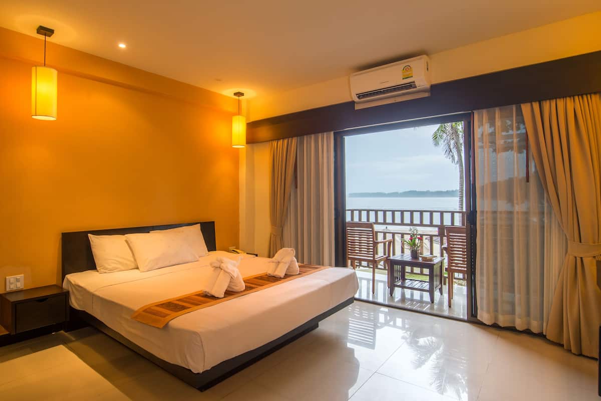 Superior-First Building | Roupas de cama premium, camas com colchões pillow-top, frigobar