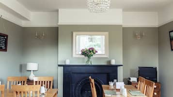 Pequeno-almoço completo incluído