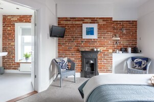 Quarto casal, suíte, vista para o mar (King Ensuite) | Roupas de cama premium, frigobar, escrivaninha, quartos à prova de som