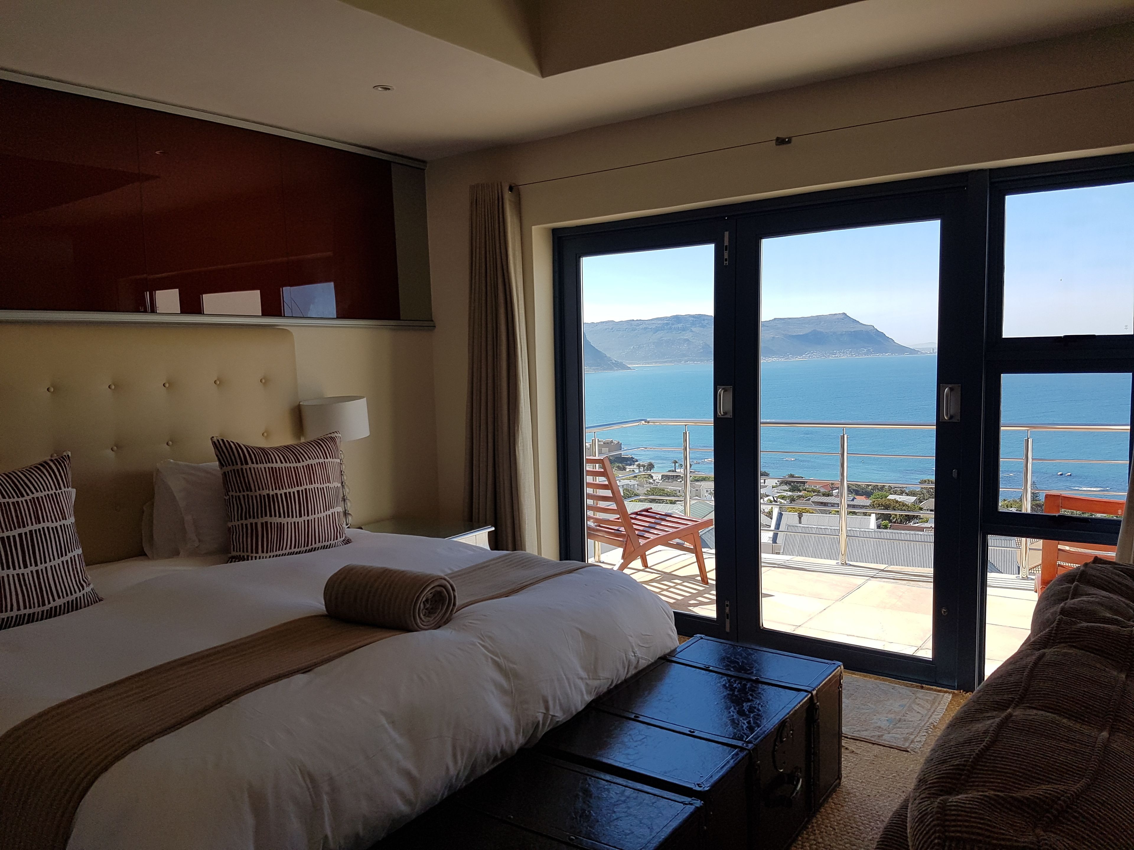 Sea Facing | Roupa de alta qualidade, cofre com capacidade para portátil 