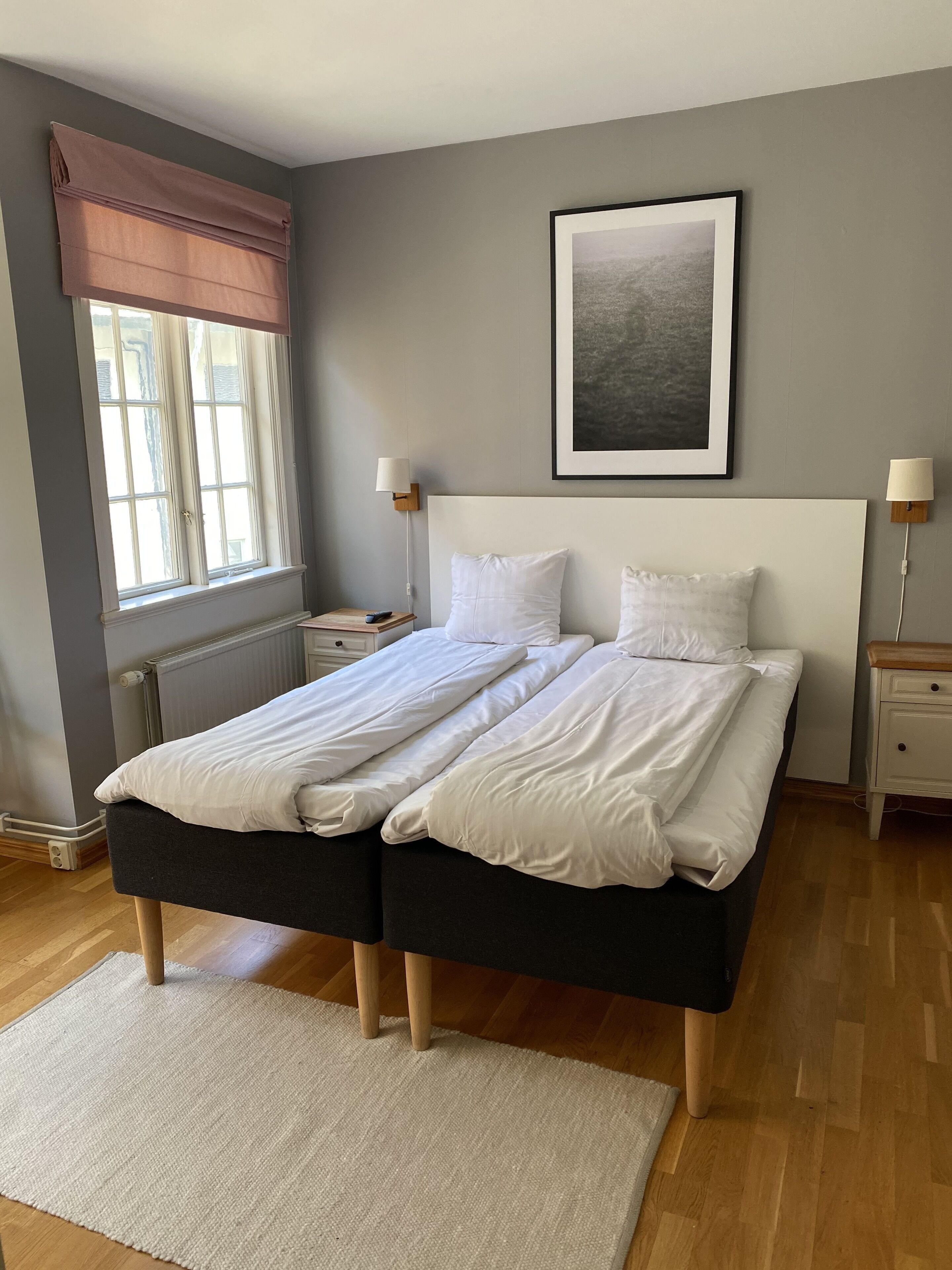 Ferro/tábua de engomar, roupa de cama fornecida 