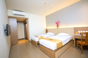 Suite | Cofre no quarto, com mobília individualizada, secretária 