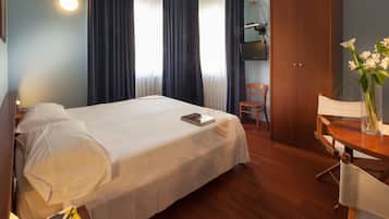 Quarto Triplo | Roupa de alta qualidade, edredões de penas, minibar, cofre no quarto