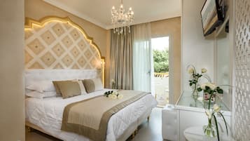 Quarto casal, vista parcial para o mar (Charme) | Roupas de cama antialérgicas, frigobar, cofres nos quartos