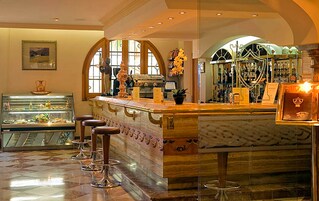 2 bares/lounges
