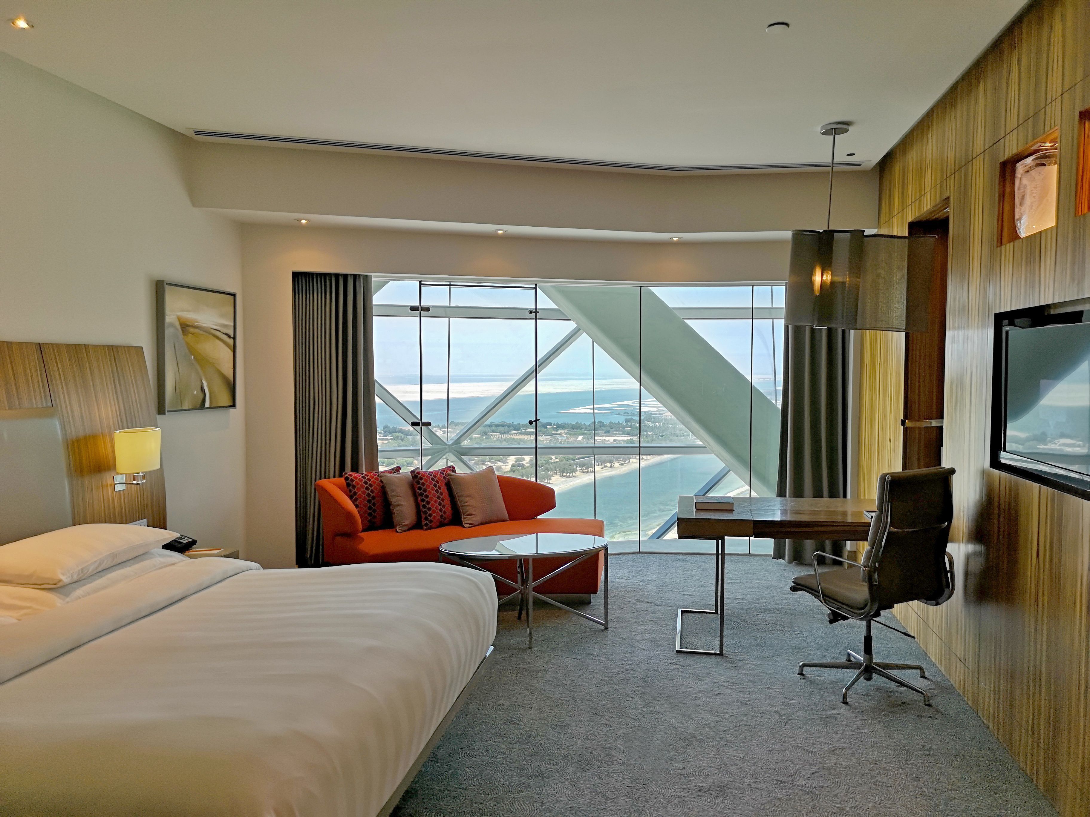 Roupa de alta qualidade, minibar com produtos grátis, cofre no quarto 