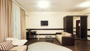 Suíte superluxo, 1 quarto, para não fumantes, geladeira | Frigobar, cofres nos quartos, escrivaninha, cortinas blackout
