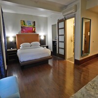 Roupas de cama antialérgicas, edredons de pluma, cofres nos quartos