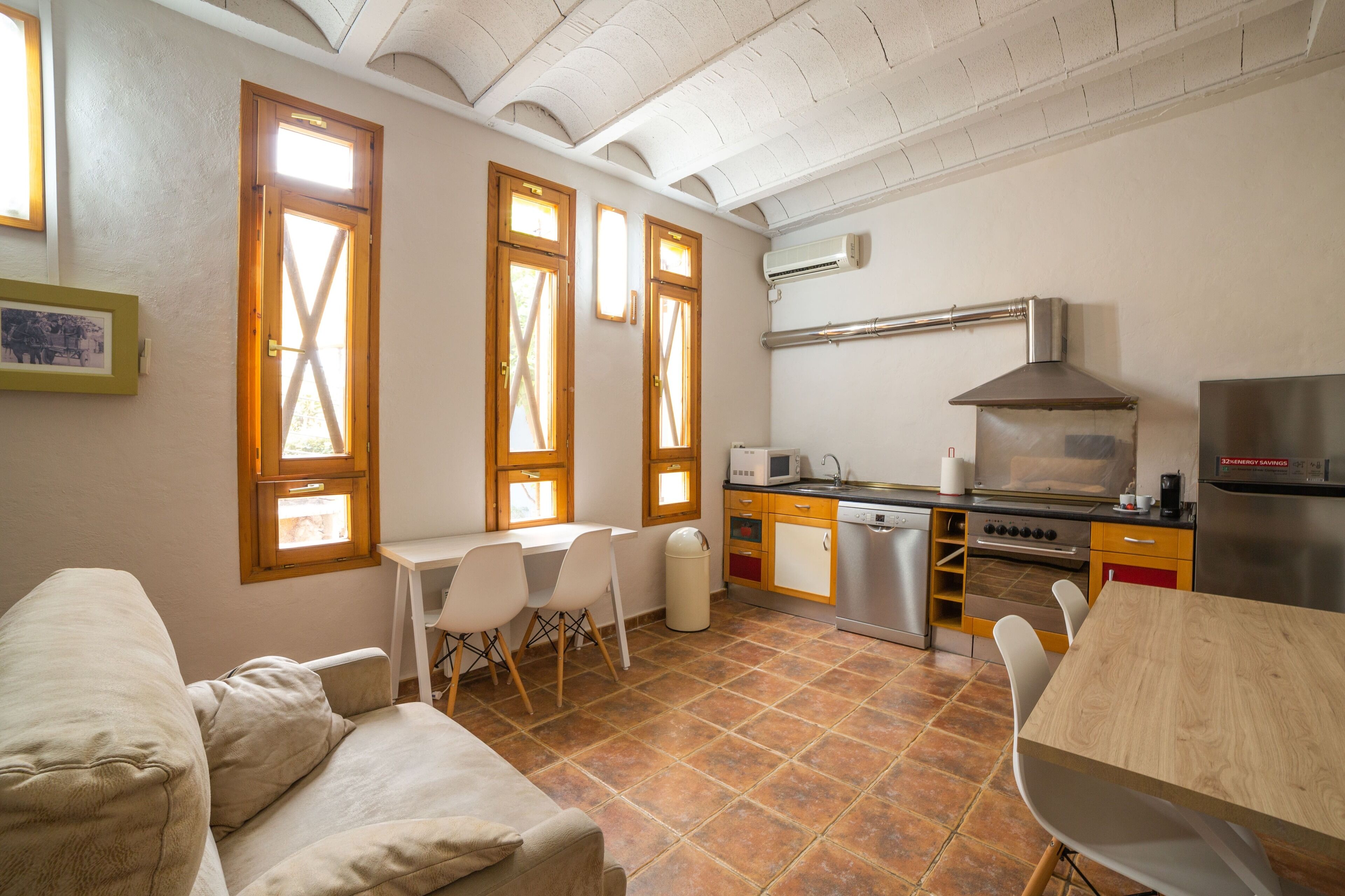 Suite Júnior, 1 quarto, terraço | Sala de estar | Televisor de 21 polegadas com canais digitais 
