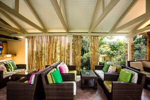 Bar junto à piscina